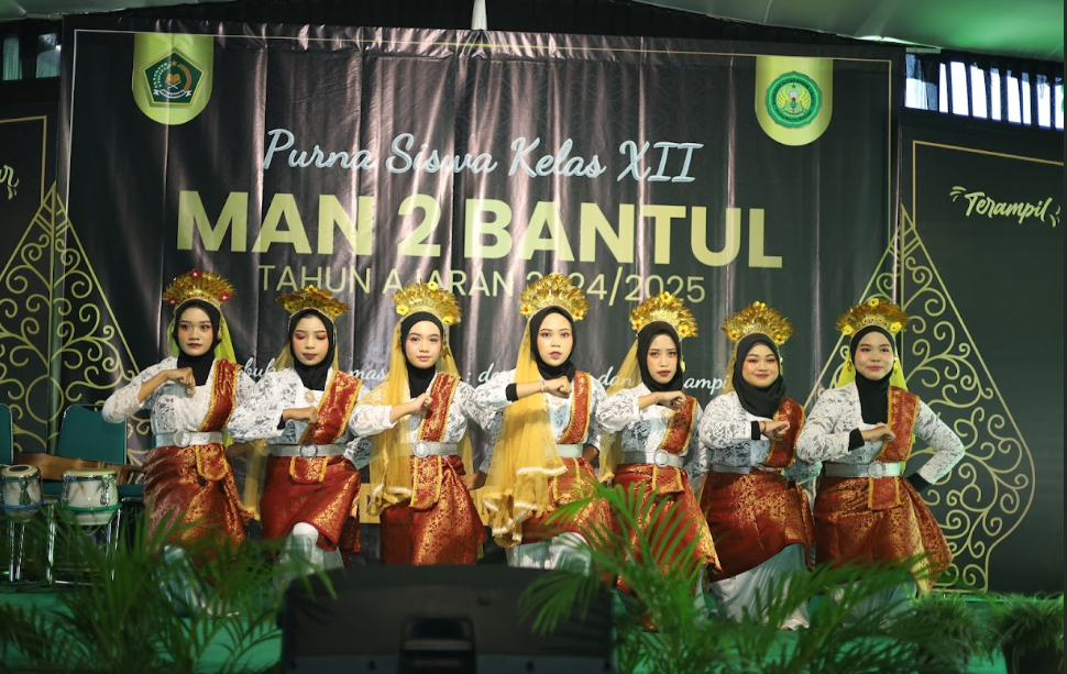 Tari Serampai Persembahan Kelas X Meriahkan Acara Purna Siswa MAN 2 ...